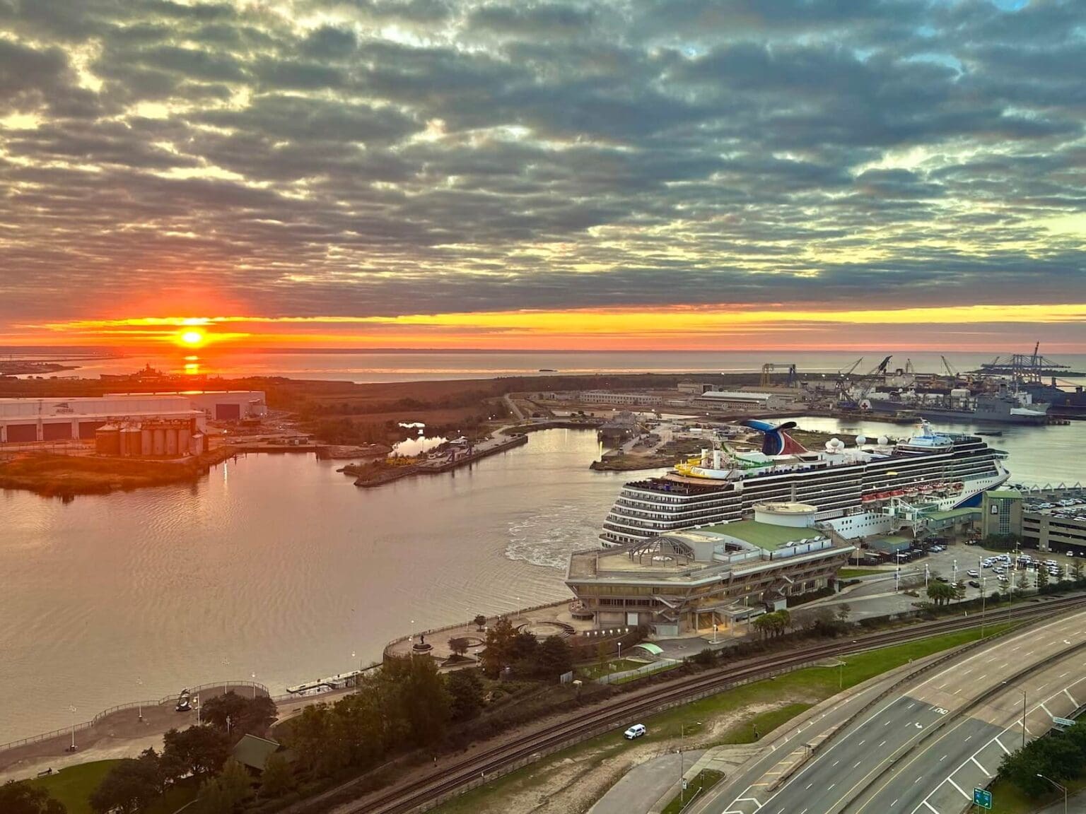 7 Top Things To Do In Mobile, AL: 21 Best Restaurants, & 1 Amazing Hotel